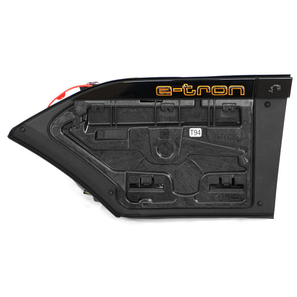 Original Audi e-tron Einsatz links Ladeklappe Ladesteckdose vorn ...