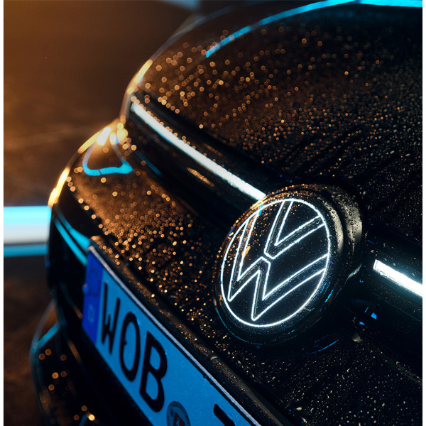 Original VW Golf 8 (5H) R Kühlergrill Black Edition Emblem beleuchtet ...